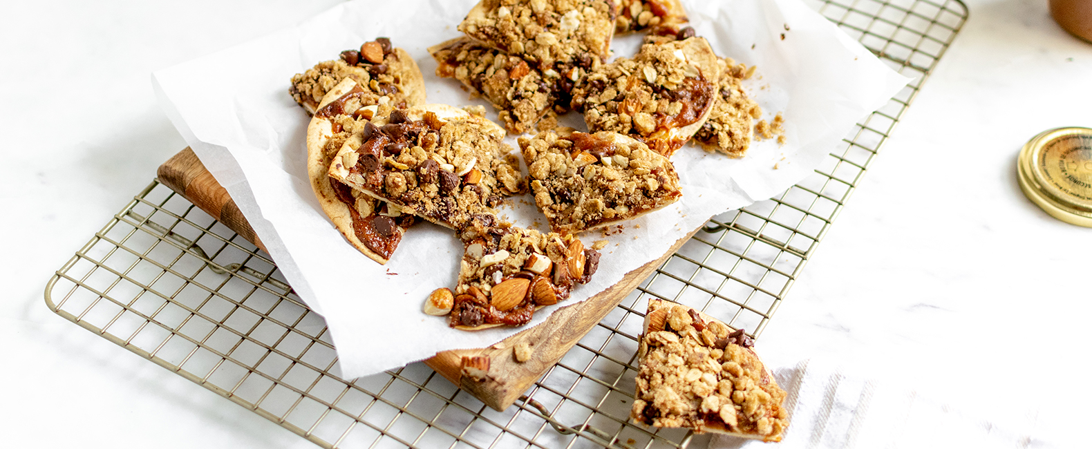 Chocolate Chip Dulce de Leche Dessert Nachos Recipe | Quaker Oats