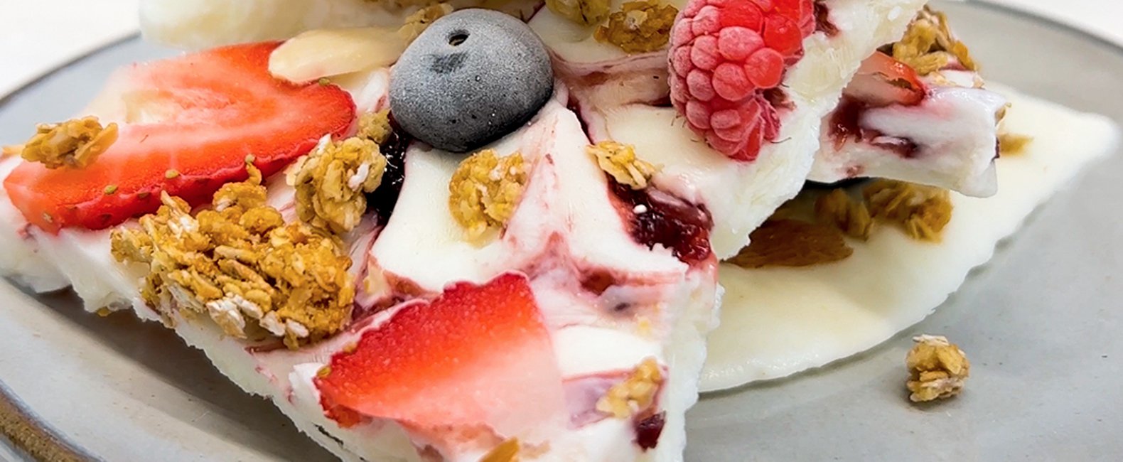 Honey Almond Granola Berry Yogurt Bark Recipe | Quaker Oats