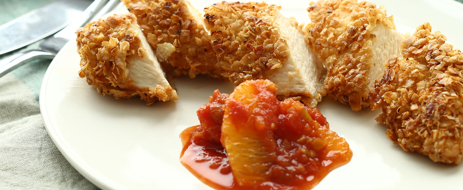 Spicy Oat Crusted Chicken with Sunshine Salsa Recipe | Quaker Oats